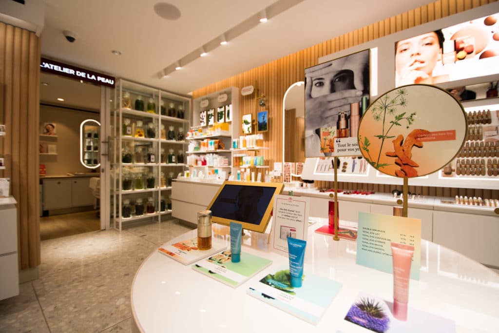 Nouvelle boutique Clarins : 100% phygitale et 200% écoconçue