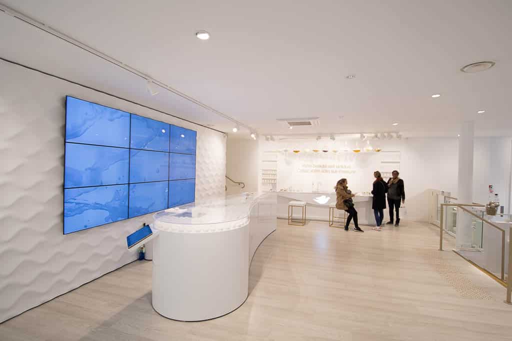 Dove opent 1ste pop-up store in Paris: ze is prachtig!