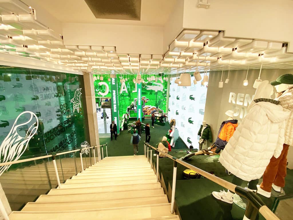 Visit and analysis of the Lacoste flasghip store on the Champs-Elysées