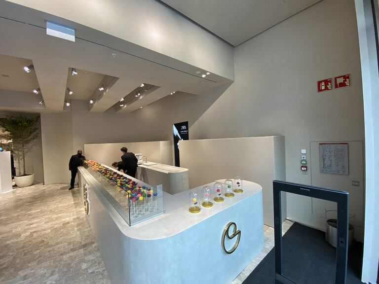 The flagship store Zara on the Champs-Elysées: ultra-digital
